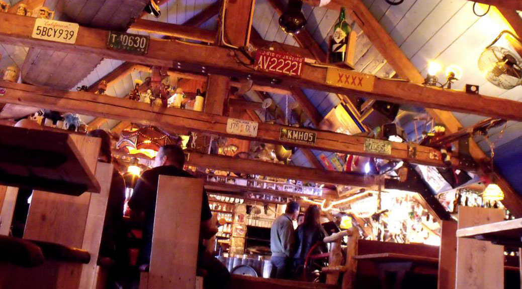 La charpente à chevrons-portant-fermes de la Maison du Bootlegger ...