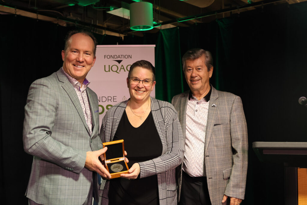 L’UQAC décerne sa médaille honorifique à la Fondation Place du Royaume ...